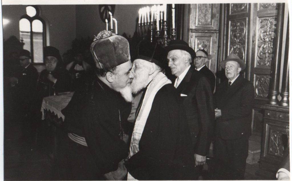 Berca Rabinul Simon Bercovici la aniversarea a 82 ani a primit ...